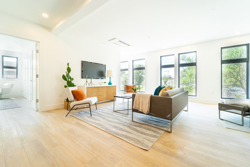 The Thorndike New Condos Boston South End at 1950 Washington