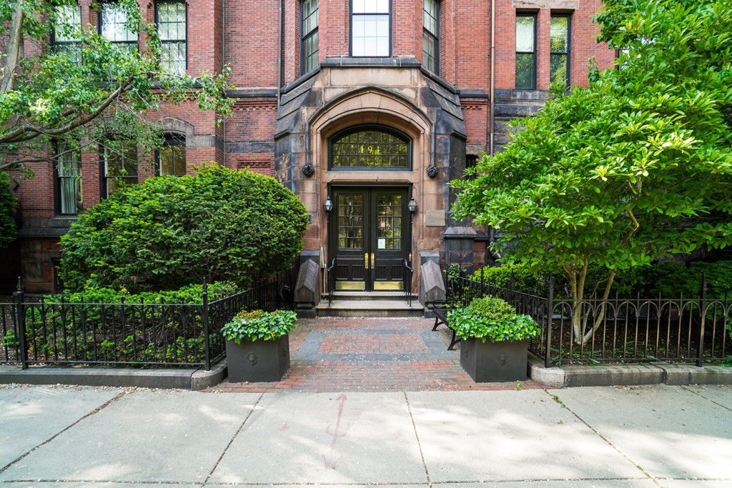 191 Commonwealth Avenue Residences