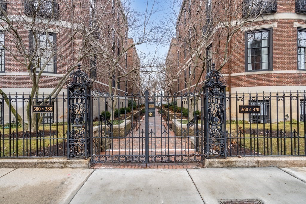 Beacon Court Residences Back Bay Boston