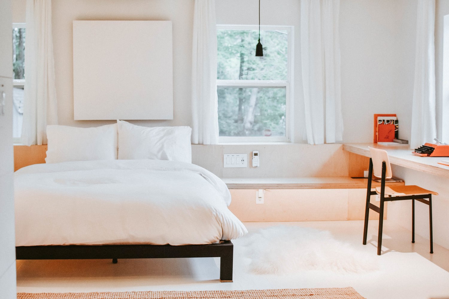 How to Maximize Space in a College Dorm